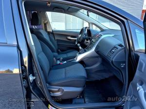 Black Toyota Auris 2010 in Tallinn, with an engine capacity of 1.60 L and mileage of 215 thousand km for 4890 €, photo 8 on AUTOMOTO.COM.LV