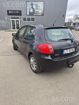 Melns Toyota Auris 2010 Rīga, ar dzinēja tilpumu 1.40 L un nobraukumu 241 tūkst. km par 2999 €, foto 4 vietnē AUTOMOTO.COM.LV