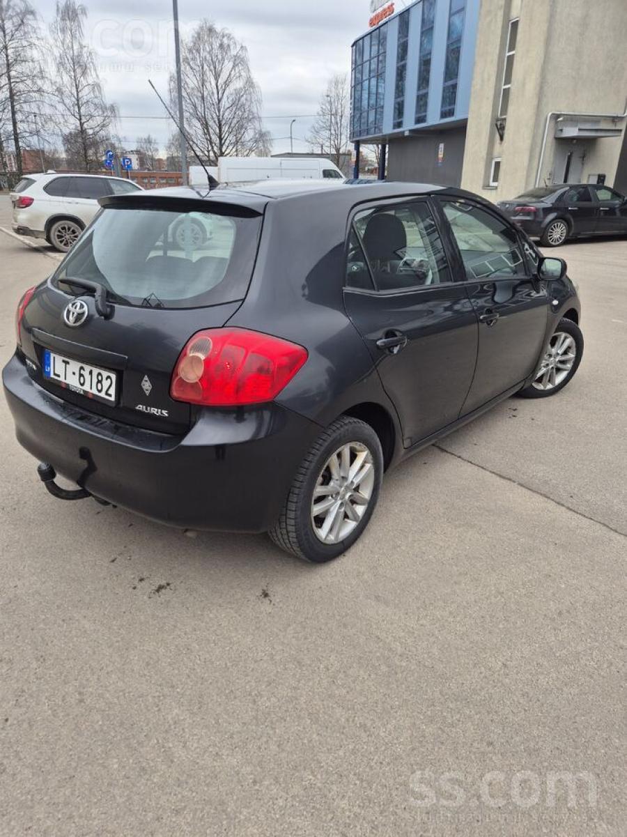 Melns Toyota Auris 2010 Rīga, ar dzinēja tilpumu 1.40 L un nobraukumu 241 tūkst. km par 2999 €, foto 5 vietnē AUTOMOTO.COM.LV