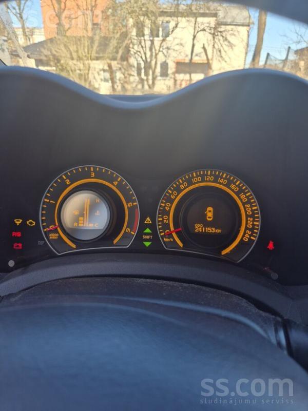 Black Toyota Auris 2010 in Riga, with an engine capacity of 1.40 L and mileage of 241 thousand km for 2999 €, photo 6 on AUTOMOTO.COM.LV