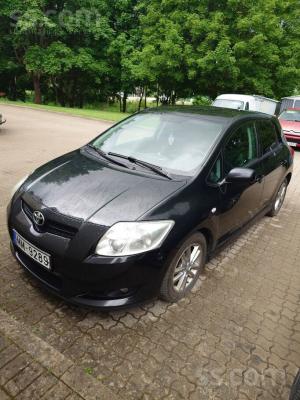 Black Toyota Auris 2010 in Talsi, with an engine capacity of 1.40 L and mileage of 299 thousand km for 2000 €, photo  on AUTOMOTO.COM.LV