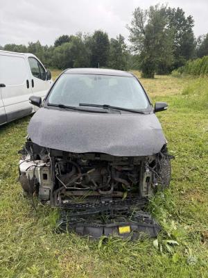 Melns Toyota Auris 2010 Viļņa, ar dzinēja tilpumu 1.80 L un nobraukumu 200 tūkst. km par 1900 €, foto 3 vietnē AUTOMOTO.COM.LV