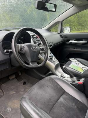 Melns Toyota Auris 2010 Viļņa, ar dzinēja tilpumu 1.80 L un nobraukumu 200 tūkst. km par 1900 €, foto 6 vietnē AUTOMOTO.COM.LV