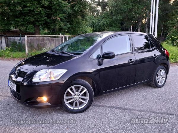 Black Toyota Auris 2010 in Tartu, with an engine capacity of 1.60 L and mileage of 261 thousand km for 2499 €, photo 1 on AUTOMOTO.COM.LV
