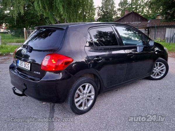 Black Toyota Auris 2010 in Tartu, with an engine capacity of 1.60 L and mileage of 261 thousand km for 2499 €, photo 2 on AUTOMOTO.COM.LV