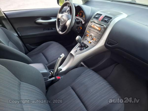 Black Toyota Auris 2010 in Tartu, with an engine capacity of 1.60 L and mileage of 261 thousand km for 2499 €, photo 7 on AUTOMOTO.COM.LV