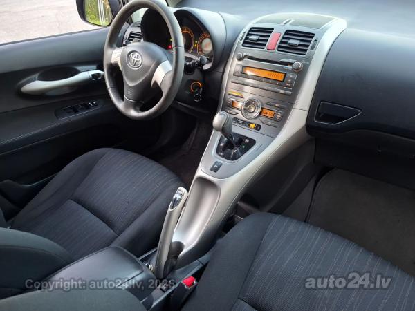 Black Toyota Auris 2010 in Tartu, with an engine capacity of 1.60 L and mileage of 261 thousand km for 2499 €, photo 8 on AUTOMOTO.COM.LV
