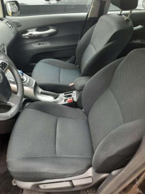 Black Toyota Auris 2010 in Vilnius, with an engine capacity of 1.80 L and mileage of 142 thousand km for 6600 €, photo 5 on AUTOMOTO.COM.LV
