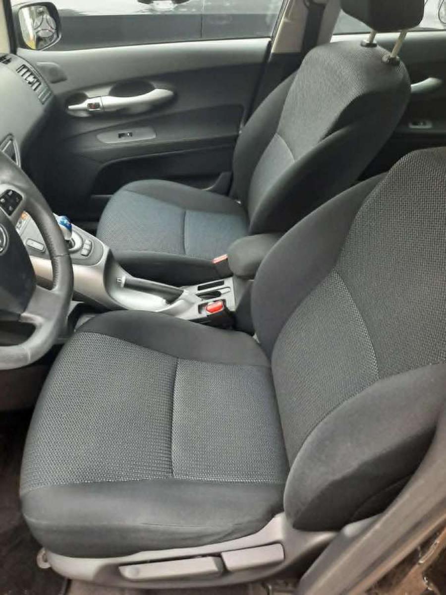 Black Toyota Auris 2010 in Vilnius, with an engine capacity of 1.80 L and mileage of 142 thousand km for 6600 €, photo 5 on AUTOMOTO.COM.LV