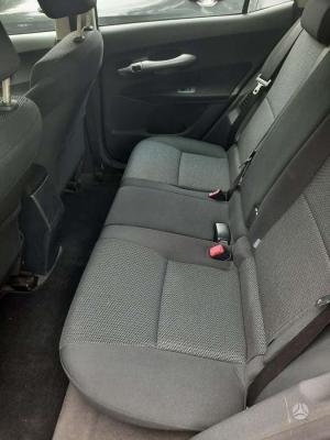 Black Toyota Auris 2010 in Vilnius, with an engine capacity of 1.80 L and mileage of 142 thousand km for 6600 €, photo 6 on AUTOMOTO.COM.LV