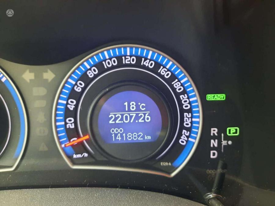 Black Toyota Auris 2010 in Vilnius, with an engine capacity of 1.80 L and mileage of 142 thousand km for 6600 €, photo 9 on AUTOMOTO.COM.LV