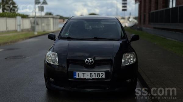 Melns Toyota Auris 2010 Rīga, ar dzinēja tilpumu 1.40 L un nobraukumu 242 tūkst. km par 3000 €, foto 3 vietnē AUTOMOTO.COM.LV