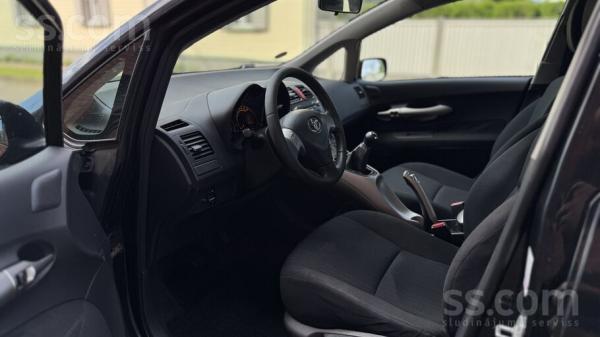 Melns Toyota Auris 2010 Rīga, ar dzinēja tilpumu 1.40 L un nobraukumu 242 tūkst. km par 3000 €, foto 6 vietnē AUTOMOTO.COM.LV
