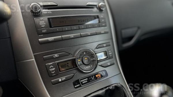 Melns Toyota Auris 2010 Rīga, ar dzinēja tilpumu 1.40 L un nobraukumu 242 tūkst. km par 3000 €, foto 9 vietnē AUTOMOTO.COM.LV