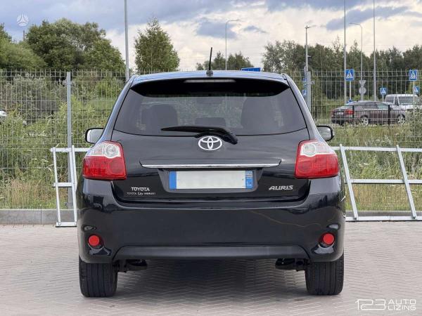 Black Toyota Auris 2010 in Taurage, with an engine capacity of 1.40 L and mileage of 244 thousand km for 3950 €, photo 8 on AUTOMOTO.COM.LV