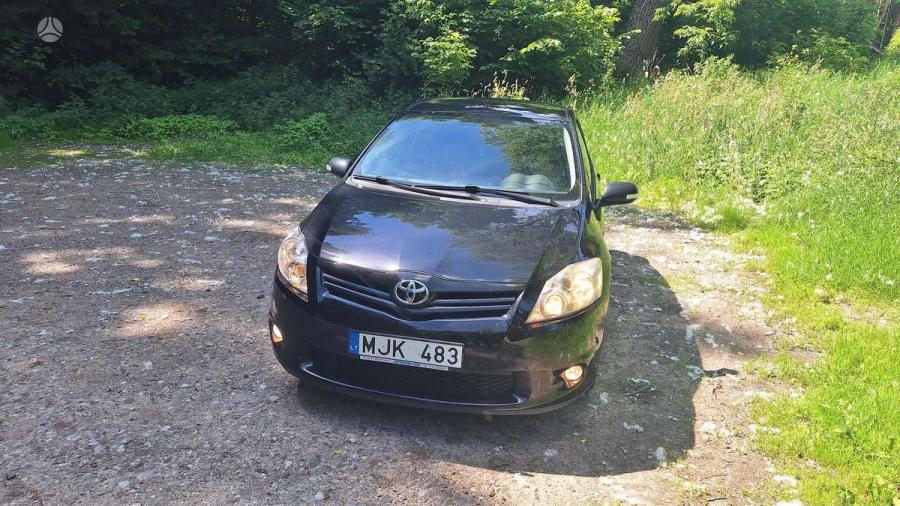 Melns Toyota Auris 2010 Viļņa, ar dzinēja tilpumu 2.00 L un nobraukumu 230 tūkst. km par 3050 €, foto 1 vietnē AUTOMOTO.COM.LV