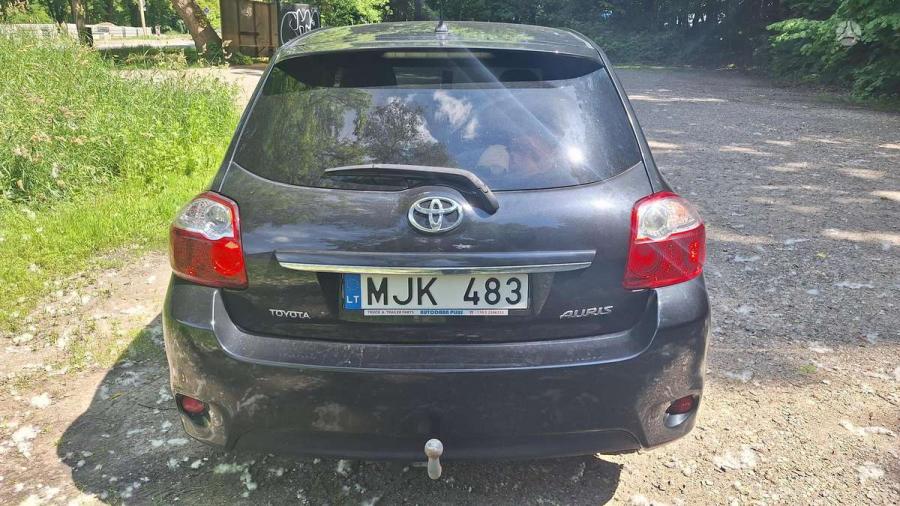 Melns Toyota Auris 2010 Viļņa, ar dzinēja tilpumu 2.00 L un nobraukumu 230 tūkst. km par 3050 €, foto 3 vietnē AUTOMOTO.COM.LV