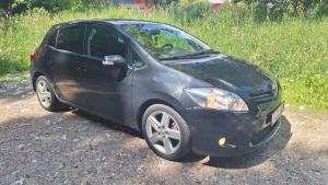 Melns Toyota Auris 2010 Viļņa, ar dzinēja tilpumu 2.00 L un nobraukumu 230 tūkst. km par 3050 €, foto 5 vietnē AUTOMOTO.COM.LV