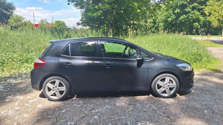 Melns Toyota Auris 2010 Viļņa, ar dzinēja tilpumu 2.00 L un nobraukumu 230 tūkst. km par 3050 €, foto 7 vietnē AUTOMOTO.COM.LV