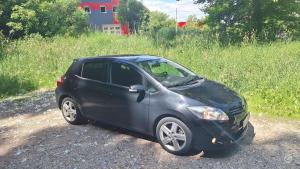 Melns Toyota Auris 2010 Viļņa, ar dzinēja tilpumu 2.00 L un nobraukumu 230 tūkst. km par 3050 €, foto 8 vietnē AUTOMOTO.COM.LV