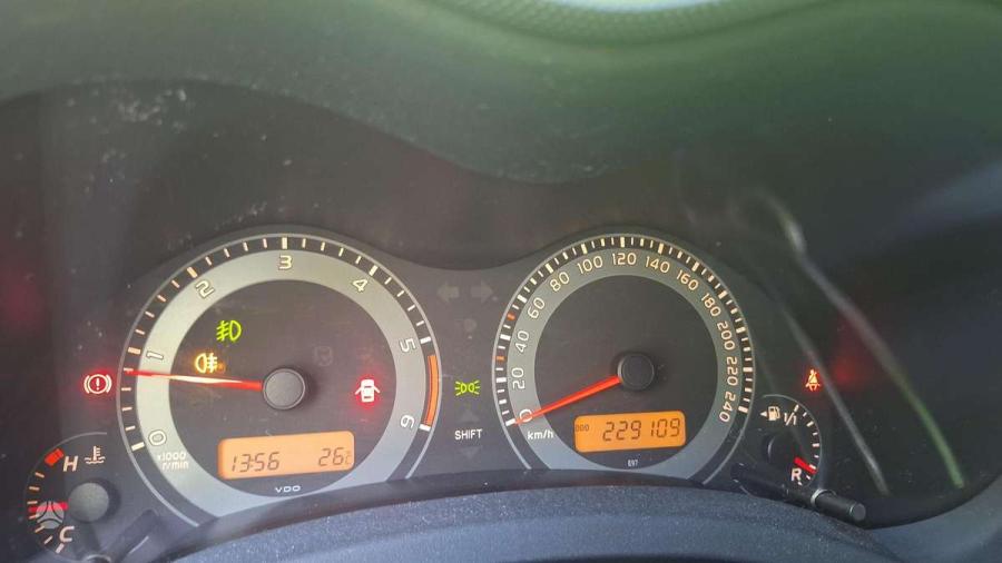 Melns Toyota Auris 2010 Viļņa, ar dzinēja tilpumu 2.00 L un nobraukumu 230 tūkst. km par 3050 €, foto 12 vietnē AUTOMOTO.COM.LV