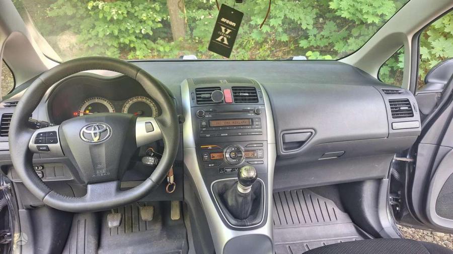 Melns Toyota Auris 2010 Viļņa, ar dzinēja tilpumu 2.00 L un nobraukumu 230 tūkst. km par 3050 €, foto 15 vietnē AUTOMOTO.COM.LV