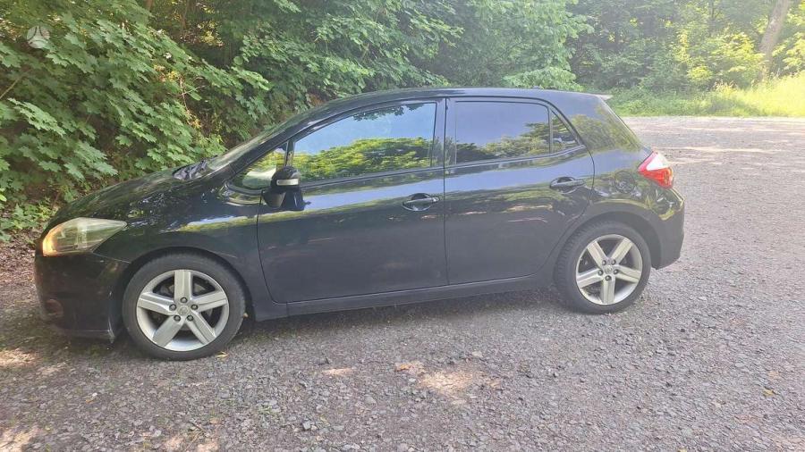 Melns Toyota Auris 2010 Viļņa, ar dzinēja tilpumu 2.00 L un nobraukumu 230 tūkst. km par 3050 €, foto 18 vietnē AUTOMOTO.COM.LV