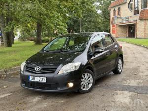 Black Toyota Auris 2010 in Aizkraukle, with an engine capacity of 2.00 L and mileage of 407 thousand km for 3470 €, photo  on AUTOMOTO.COM.LV