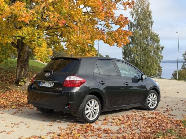 Black Toyota Auris 2010 in Aizkraukle, with an engine capacity of 2.00 L and mileage of 407 thousand km for 2970 €, photo 4 on AUTOMOTO.COM.LV