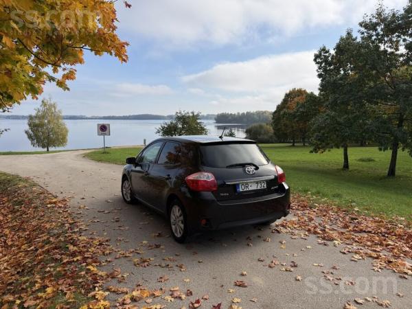 Black Toyota Auris 2010 in Aizkraukle, with an engine capacity of 2.00 L and mileage of 407 thousand km for 2970 €, photo 8 on AUTOMOTO.COM.LV