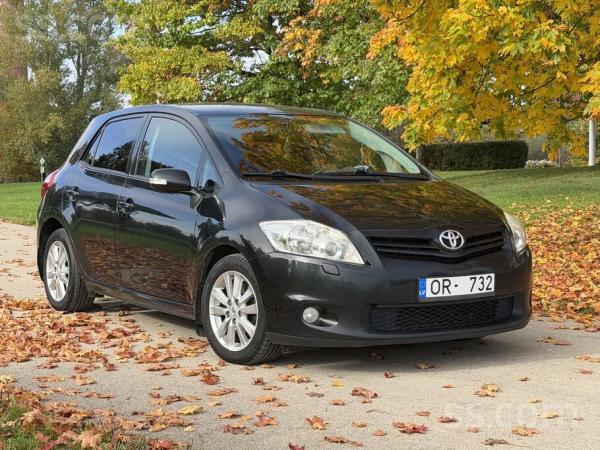 Black Toyota Auris 2010 in Aizkraukle, with an engine capacity of 2.00 L and mileage of 407 thousand km for 2970 €, photo 9 on AUTOMOTO.COM.LV