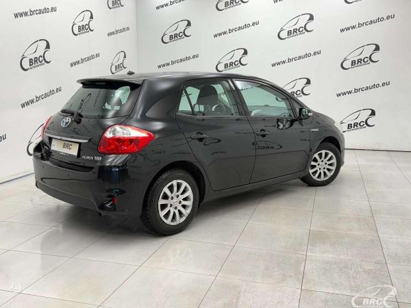 Melns Toyota Auris 2010 Viļņa, ar dzinēja tilpumu 1.80 L un nobraukumu 225 tūkst. km par 6500 €, foto 4 vietnē AUTOMOTO.COM.LV