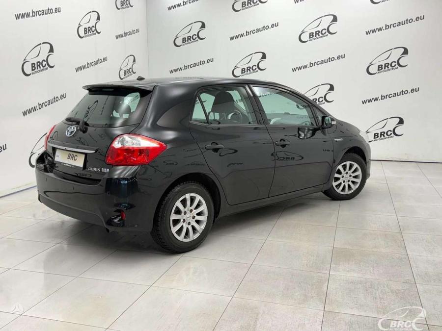 Black Toyota Auris 2010 in Vilnius, with an engine capacity of 1.80 L and mileage of 225 thousand km for 6500 €, photo 4 on AUTOMOTO.COM.LV