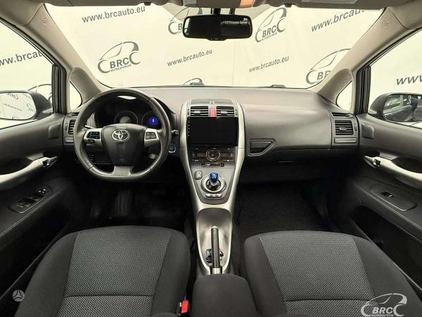 Melns Toyota Auris 2010 Viļņa, ar dzinēja tilpumu 1.80 L un nobraukumu 225 tūkst. km par 6500 €, foto 5 vietnē AUTOMOTO.COM.LV