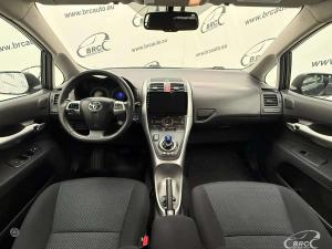 Black Toyota Auris 2010 in Vilnius, with an engine capacity of 1.80 L and mileage of 225 thousand km for 6500 €, photo 5 on AUTOMOTO.COM.LV