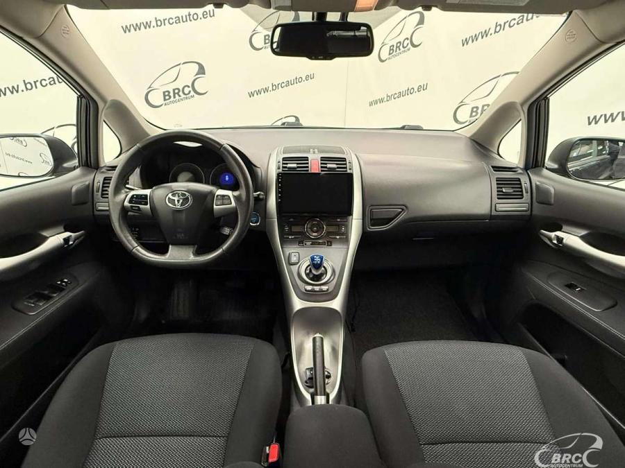 Black Toyota Auris 2010 in Vilnius, with an engine capacity of 1.80 L and mileage of 225 thousand km for 6500 €, photo 5 on AUTOMOTO.COM.LV