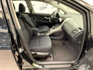 Black Toyota Auris 2010 in Vilnius, with an engine capacity of 1.80 L and mileage of 225 thousand km for 6500 €, photo 8 on AUTOMOTO.COM.LV