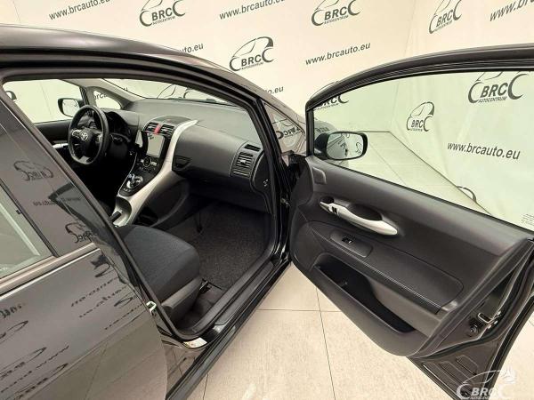 Melns Toyota Auris 2010 Viļņa, ar dzinēja tilpumu 1.80 L un nobraukumu 225 tūkst. km par 6500 €, foto 9 vietnē AUTOMOTO.COM.LV