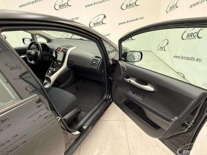 Black Toyota Auris 2010 in Vilnius, with an engine capacity of 1.80 L and mileage of 225 thousand km for 6500 €, photo 9 on AUTOMOTO.COM.LV