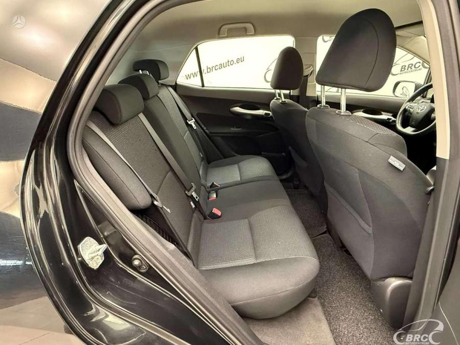 Black Toyota Auris 2010 in Vilnius, with an engine capacity of 1.80 L and mileage of 225 thousand km for 6500 €, photo 11 on AUTOMOTO.COM.LV