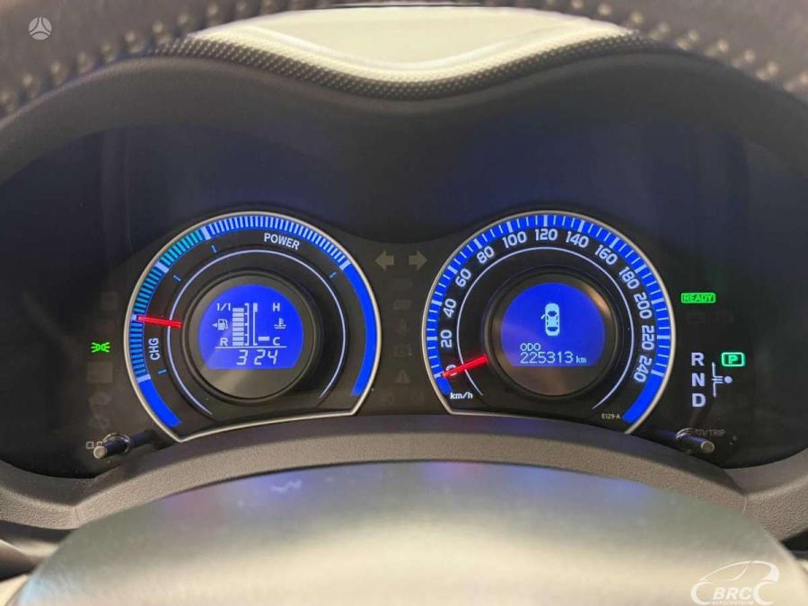 Black Toyota Auris 2010 in Vilnius, with an engine capacity of 1.80 L and mileage of 225 thousand km for 6500 €, photo 16 on AUTOMOTO.COM.LV