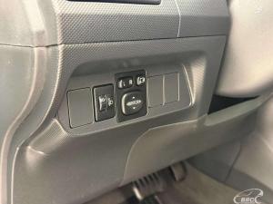 Black Toyota Auris 2010 in Vilnius, with an engine capacity of 1.80 L and mileage of 225 thousand km for 6500 €, photo 17 on AUTOMOTO.COM.LV