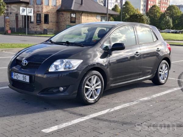 Toyota Auris 2010 Rīga vietnē Melns Toyota Auris 2010 Rīga, ar dzinēja tilpumu 1.30 L un nobraukumu 250 tūkst. km par 2800 €, foto 1 vietnē AUTOMOTO.COM.LV
