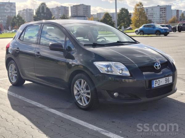 Toyota Auris 2010 Rīga vietnē Melns Toyota Auris 2010 Rīga, ar dzinēja tilpumu 1.30 L un nobraukumu 250 tūkst. km par 2800 €, foto 3 vietnē AUTOMOTO.COM.LV
