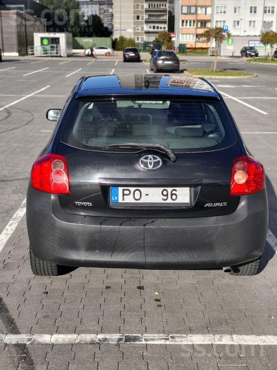 Melns Toyota Auris 2010 Rīga, ar dzinēja tilpumu 1.30 L un nobraukumu 250 tūkst. km par 2800 €, foto 5 vietnē AUTOMOTO.COM.LV