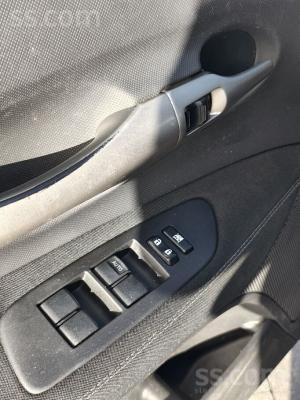 Melns Toyota Auris 2010 Rīga, ar dzinēja tilpumu 1.30 L un nobraukumu 250 tūkst. km par 2800 €, foto 8 vietnē AUTOMOTO.COM.LV