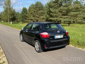 Black Toyota Auris 2011 in Ogre, with an engine capacity of 1.40 L and mileage of 207 thousand km for 3900 €, photo 7 on AUTOMOTO.COM.LV