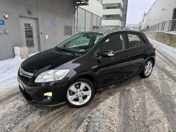 Black Toyota Auris 2011 in Vilnius, with an engine capacity of 1.80 L and mileage of 245 thousand km for 5450 €, photo 1 on AUTOMOTO.COM.LV