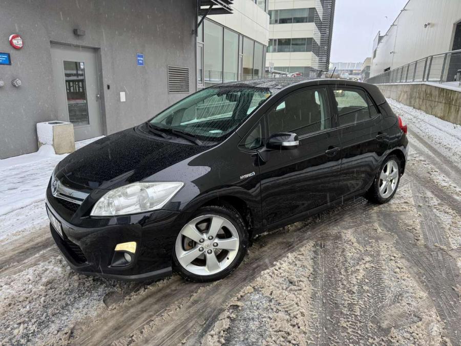 Melns Toyota Auris 2011 Viļņa, ar dzinēja tilpumu 1.80 L un nobraukumu 245 tūkst. km par 5450 €, foto 1 vietnē AUTOMOTO.COM.LV