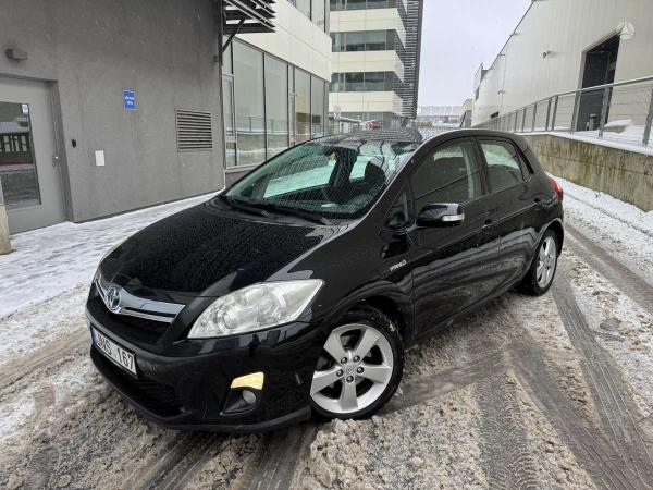 Black Toyota Auris 2011 in Vilnius, with an engine capacity of 1.80 L and mileage of 245 thousand km for 5450 €, photo 2 on AUTOMOTO.COM.LV